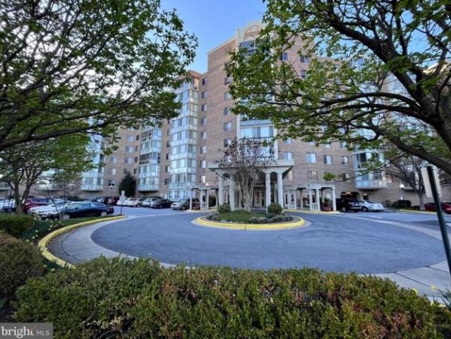 3005 S Leisure World Blvd #103, Silver Spring, MD 20906