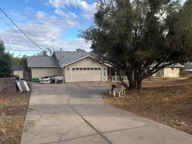 30065 Tioga Dr, Coarsegold, CA 93614