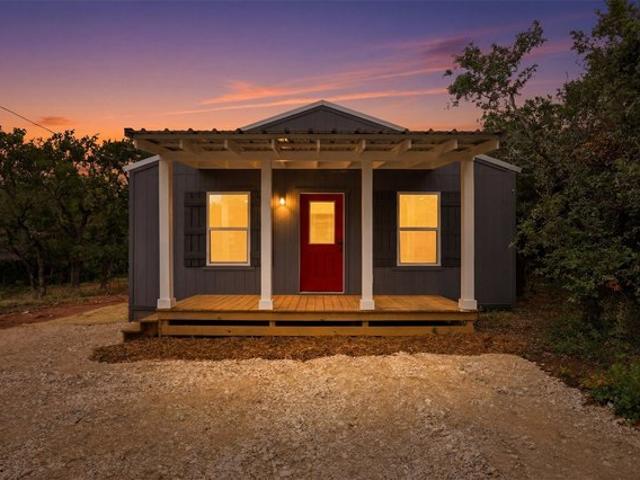 3006 Moon Ct, Granbury, TX 76049
