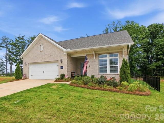 3006 Constitution Ln, Gastonia, NC 28056