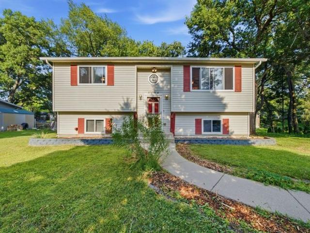 3006 E Hickory Dr, Wonder Lake, IL 60097