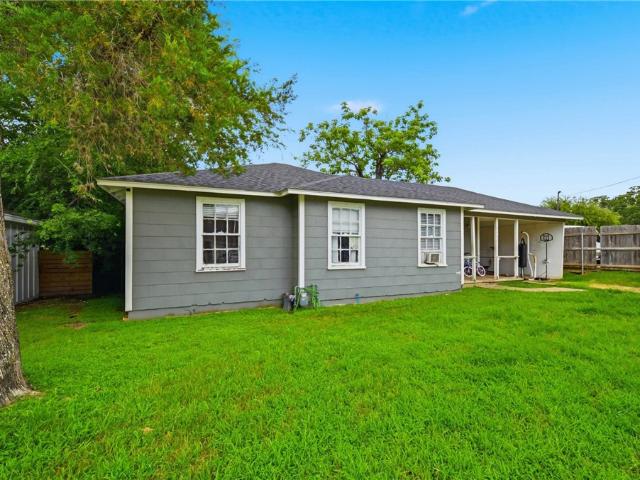 3006 First St