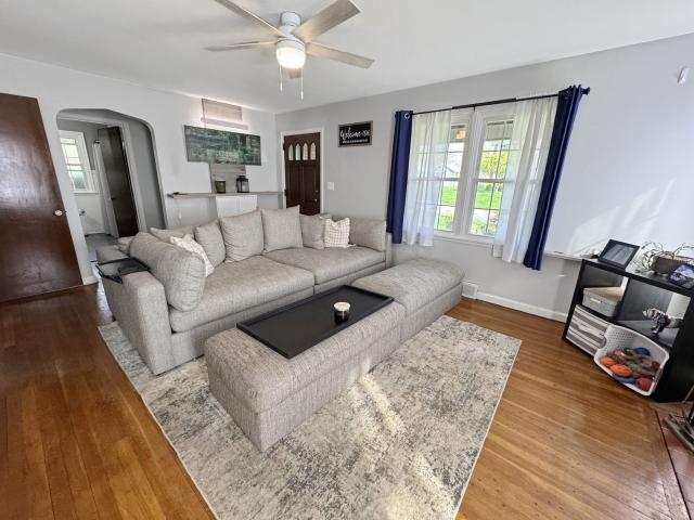 3006 Roosevelt Ave