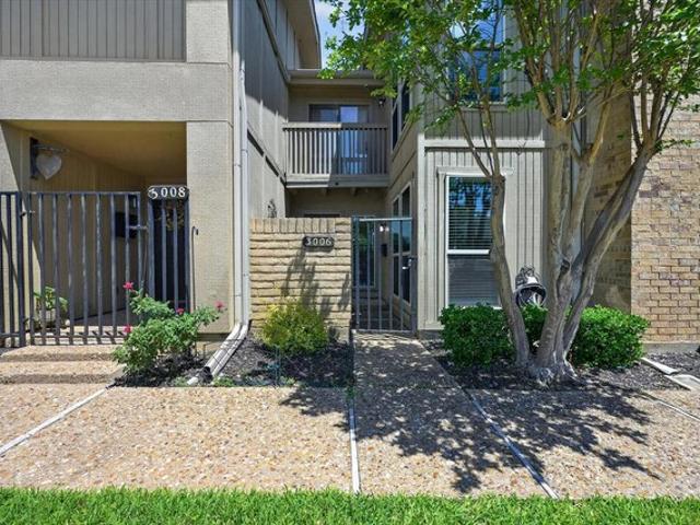 3006 Wayside Dr, Bedford, TX 76021