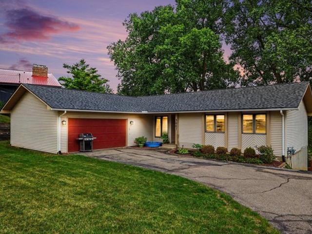 3007 Moraine Dr, Brighton, MI 48114