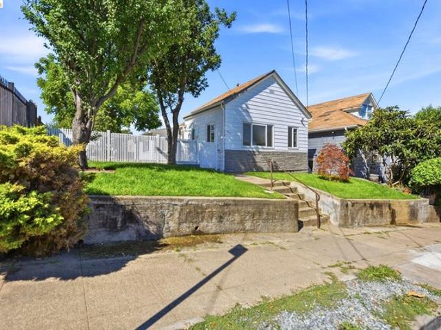 3007 Bona St, Oakland, CA 94601