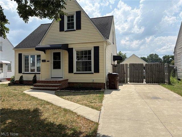 3007 Ingleside Dr, Parma, OH 44134