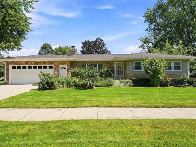 3007 W 9th St, Waterloo, IA 50702