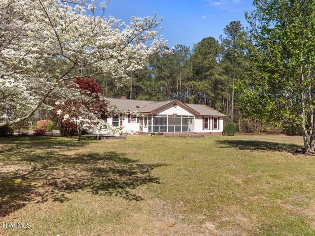 30080 Deercroft Dr, Wagram, NC 28396