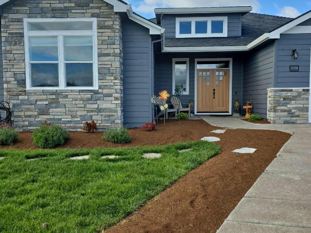 3008 Mt Thielsen Dr, Medford, OR