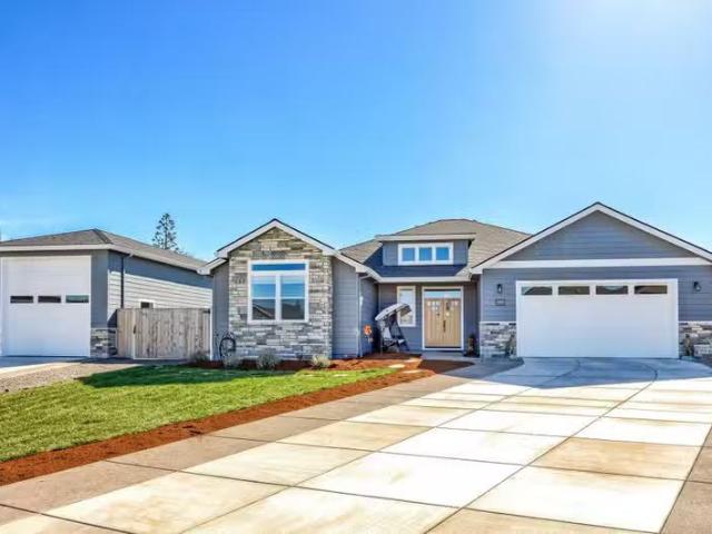 3008 Mt Thielsen Dr, Medford, OR 97504 MLS 220178859