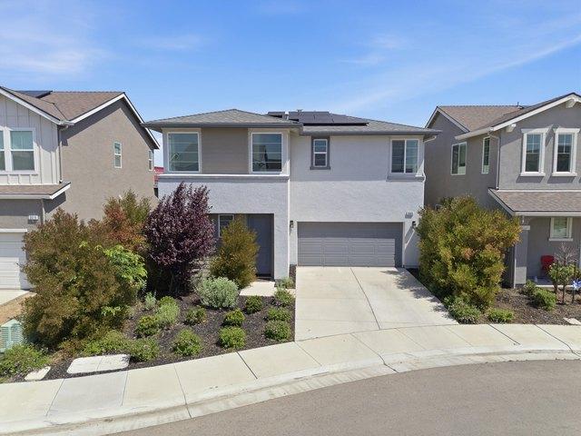 3008 N Creekside St, Visalia, CA 93291