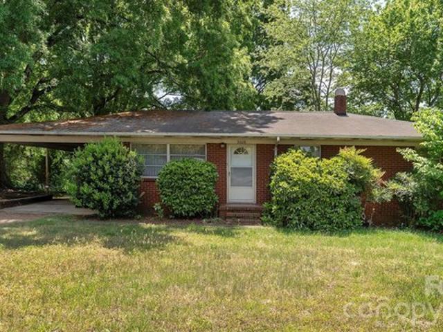 3008 Oakwood Dr, Charlotte, NC 28269