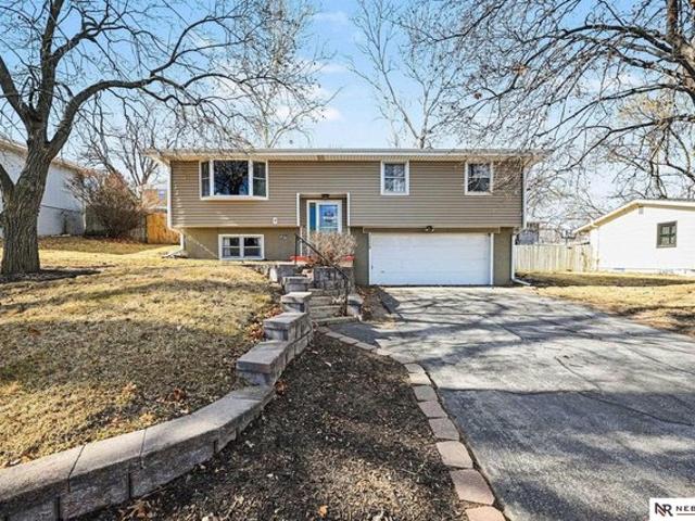 3008 Cottonwood Ln, Omaha, NE 68134