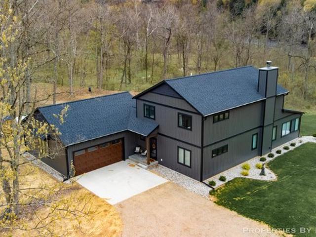3008 E Upper Field Trl, Newaygo, MI 49337