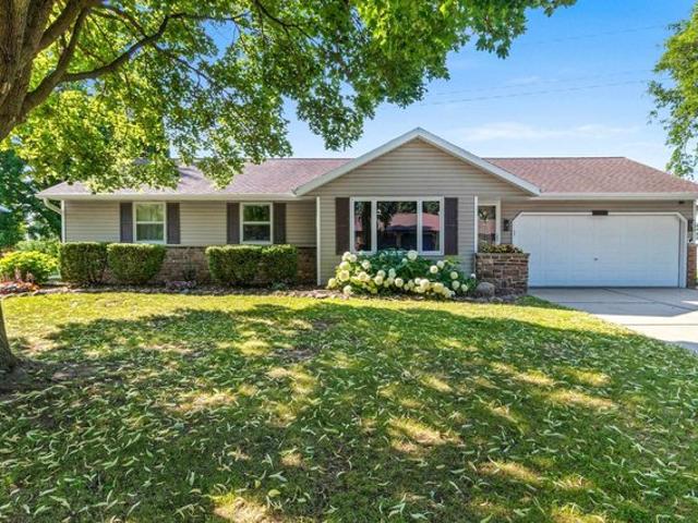 3008 Gilbert Dr, Green Bay, WI 54311