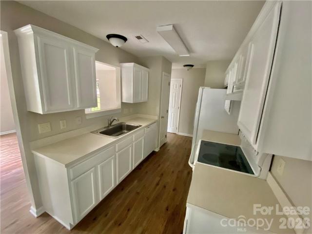 3008 Hawick Commons Drive