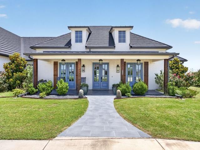 3008 Perkins Ln, Weatherford, TX 76088