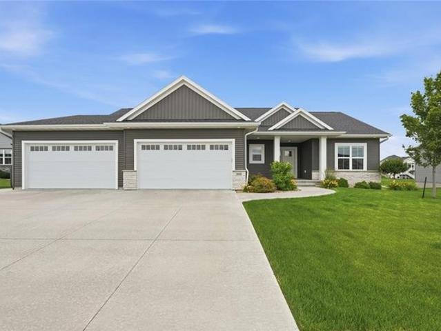 3008 Prairielight Ct, Hiawatha, IA 52233