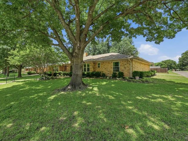 3008 Redbud Trail