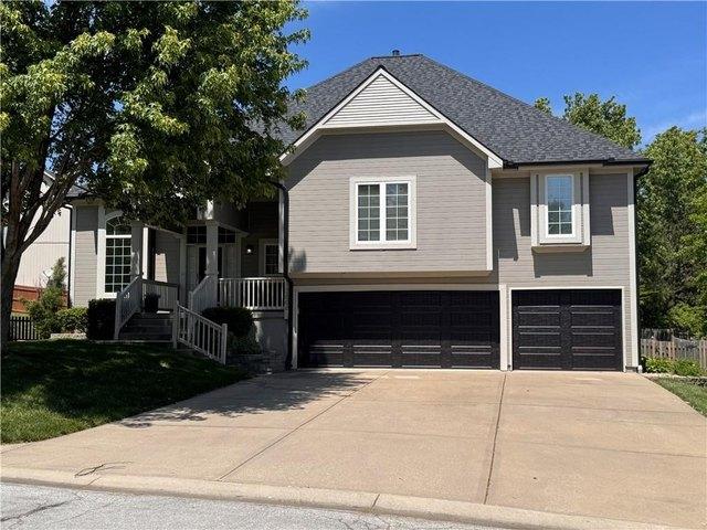 3008 SW Saddlewood Dr, Lee's Summit, MO 64081