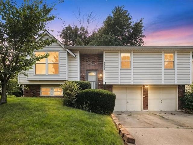3008 S Bryn Mawr Dr, Independence, MO 64057