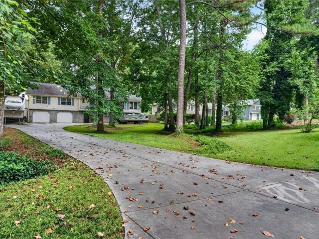 3009 Meadow Drive