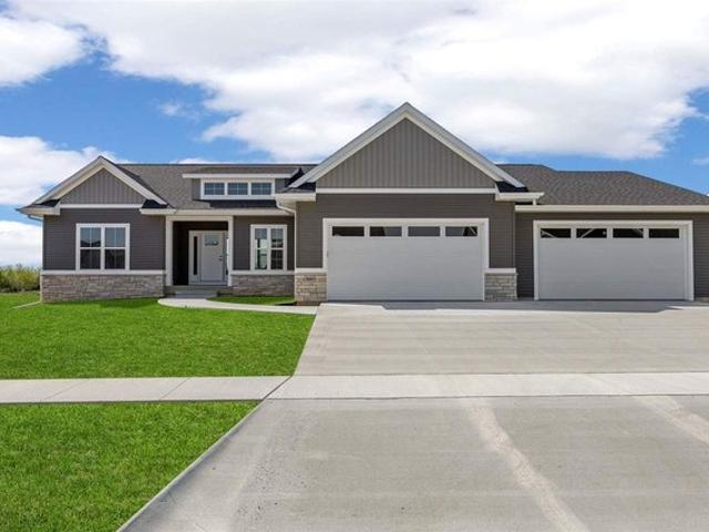 3009 Prairielight Ct, Hiawatha, IA 52233