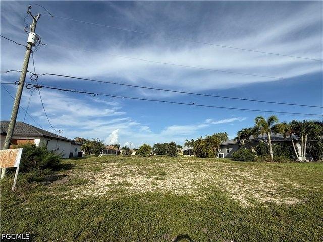 3009 SW 11th Pl, Cape Coral, FL 33914