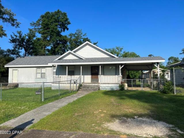 3009 8th St, Marianna, FL 32446