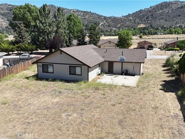30001 Caddy Ln, Tehachapi, CA 93561