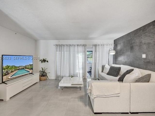 3000 NW 5th Ter Apt 112, Pompano Beach, FL 33064