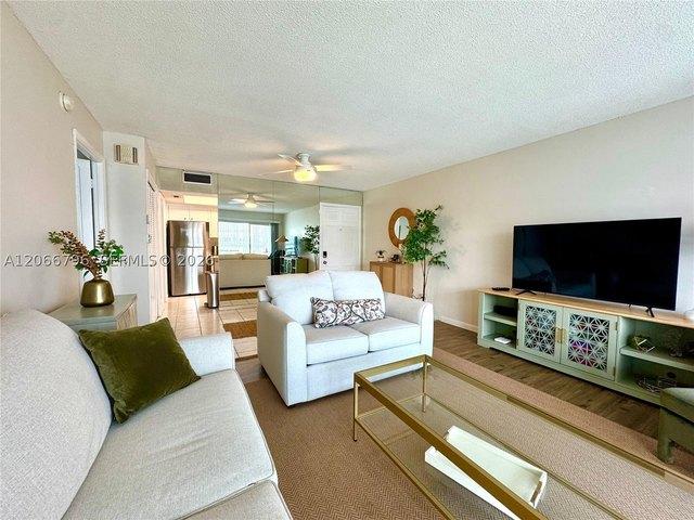 3000 NE 48th St Apt 203, Fort Lauderdale, FL 33308