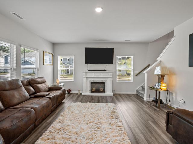 3000 Farndale Trace