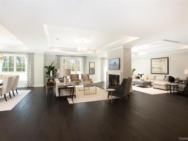 3000 Royal Ct, Unit 3211, North Hills, NY 11040 | MLS #970151 | Compass