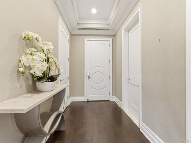 3000 Royal Court 3102
