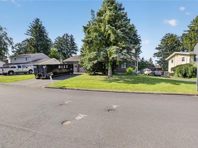 3000 Swanson St, Palmer Township, PA 18045