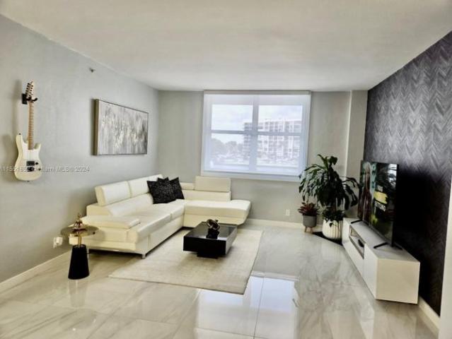 3000 S Ocean Dr #108, Hollywood, FL 33019