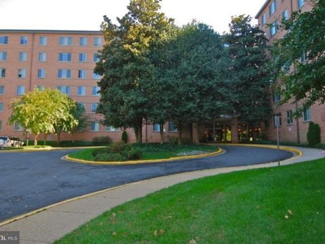 3000 Spout Run Pkwy Apt D512, Arlington, VA 22201
