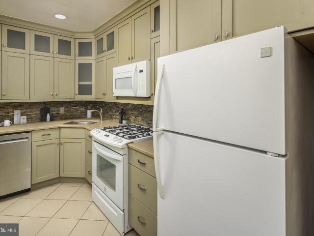 3000 Spout Run Pkwy, Unit B408, Arlington, VA 22201 | MLS #VAAR2072 | Compass