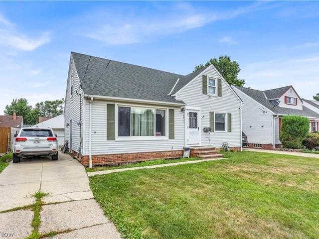 30015 Warren Rd, Wickliffe, OH 44092