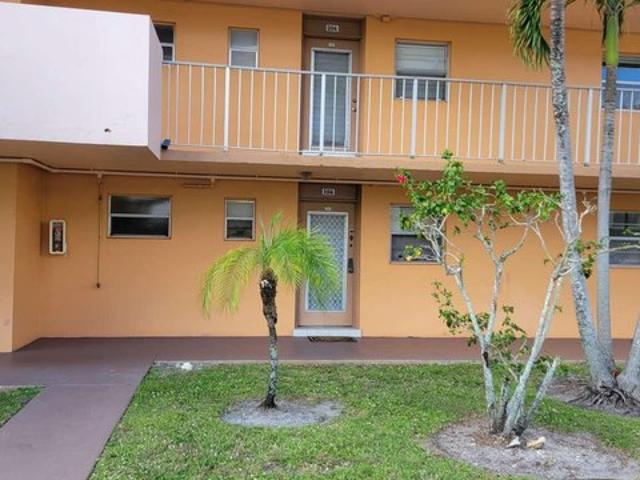 3001 NW 46th Ave Apt 104, Lauderdale Lakes, FL 33313