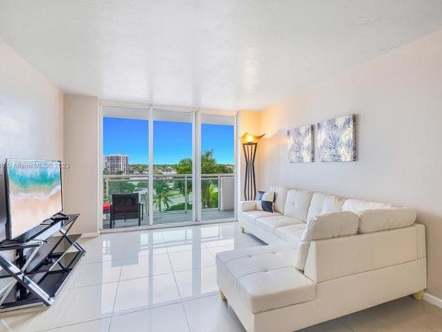 3001 Ocean Dr S #529, Hollywood, FL 33019