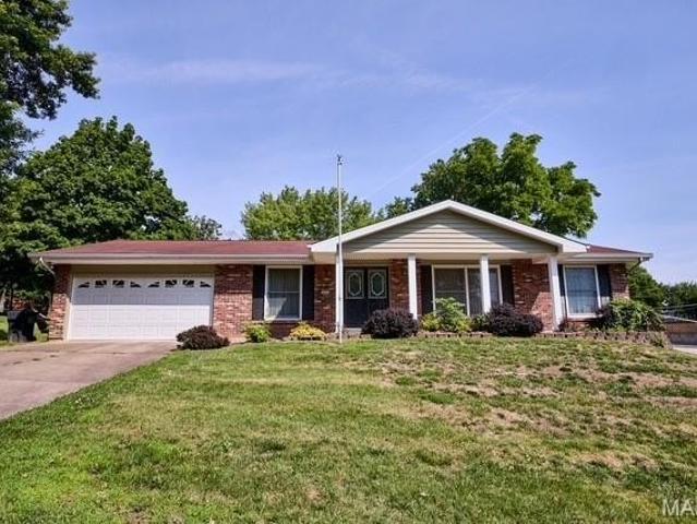 3001 Arrow Rock Dr, Saint Charles, MO 63303