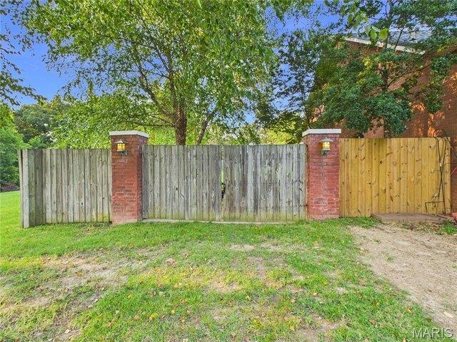 3001 Charlton Ln, Poplar Bluff, MO 63901
