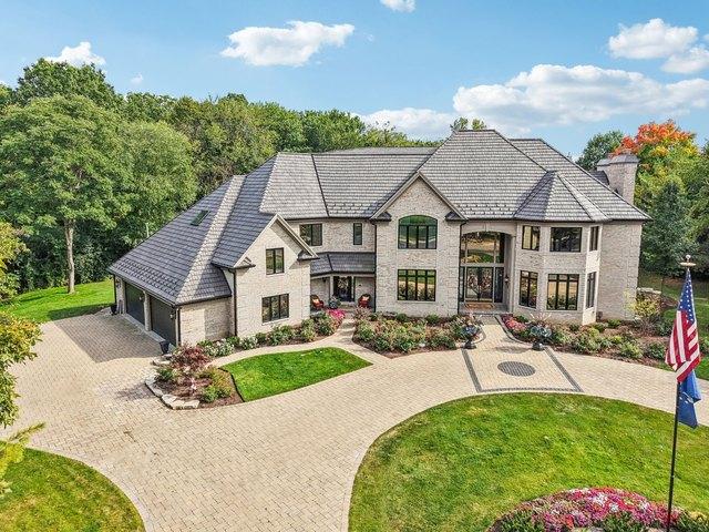 3001 Glen Eagles Ct, Saint Charles, IL 60174