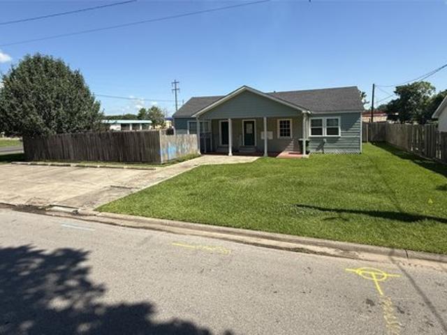 3001 Lincoln St, Liberty, TX 77575
