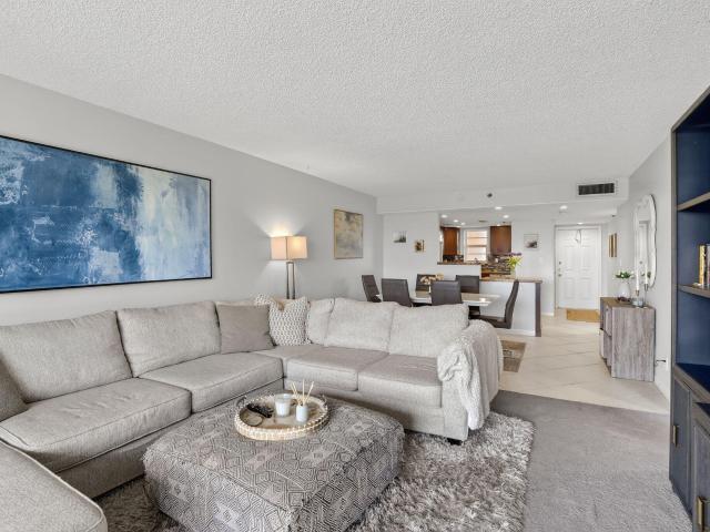 3001 W Rolling Hills Cir, Unit 501, Davie, FL 33328 | MLS #B26018