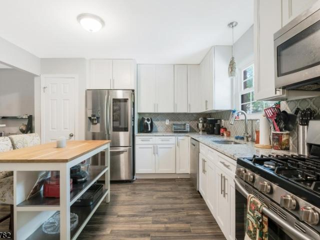 3002 Astor Close
