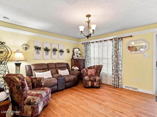 3002 Brian Dr